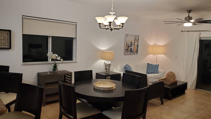 "Beachside Retreat" Oceanview 2|2 - The Bahamas