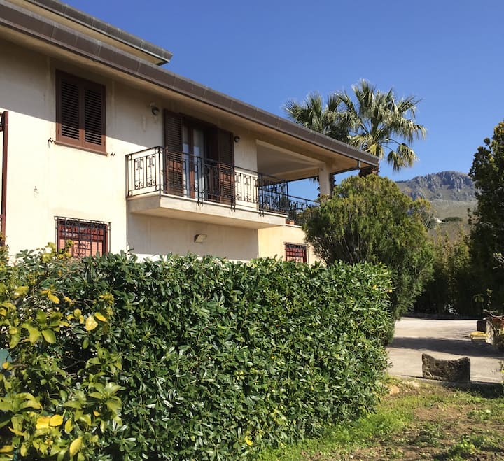 Appartamento In Villa - Partinico