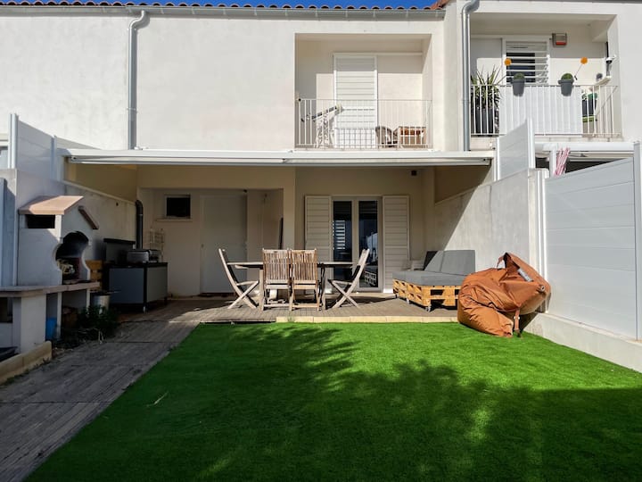 Maisons Récente Idéalement Située Au Bord Du Canal - Port Camargue