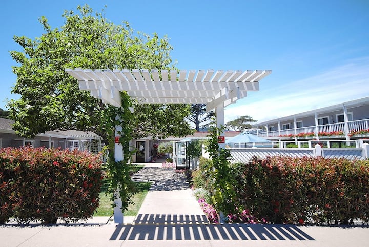 Spacious Two Queen By Lake & Ocean - Monterey, CA