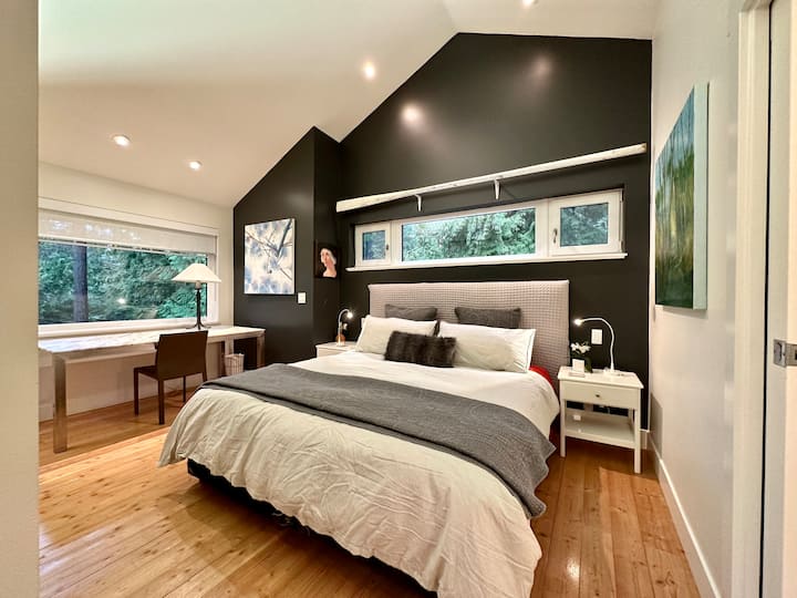 Coast Modern Coach House Retreat - Horseshoe Bay