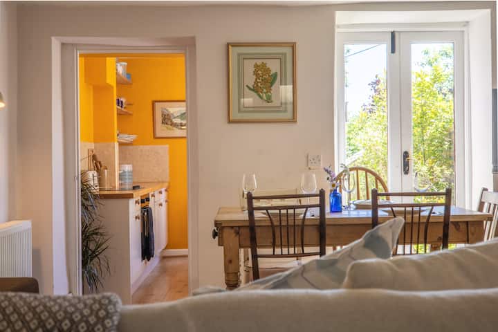 Cute & Cosy 3 (Or 4) Bed Cottage, Central Bruton - Shepton Mallet