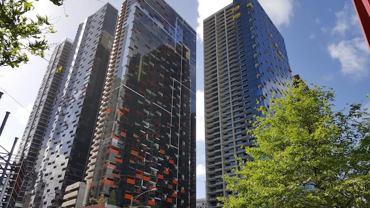 Melbourne Cbd 2br 2bth Apt Indoor Pool & Balcony - Melbourne