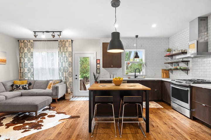 Spacious + Modern Family Home - 해밀턴