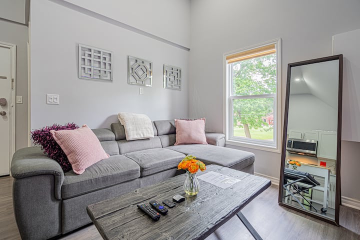 Quiet Private 1br Suite • Walk To Falls • Parking - Niagara Falls