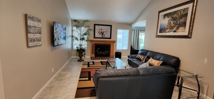 Beautiful 4 Bed, 2 Bath, Single Family Home - Santa Ana, CA