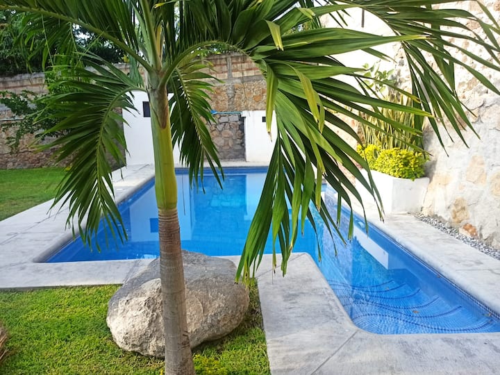 Casa Con Alberca Y Jardin Privado En Teques - Tequesquitengo
