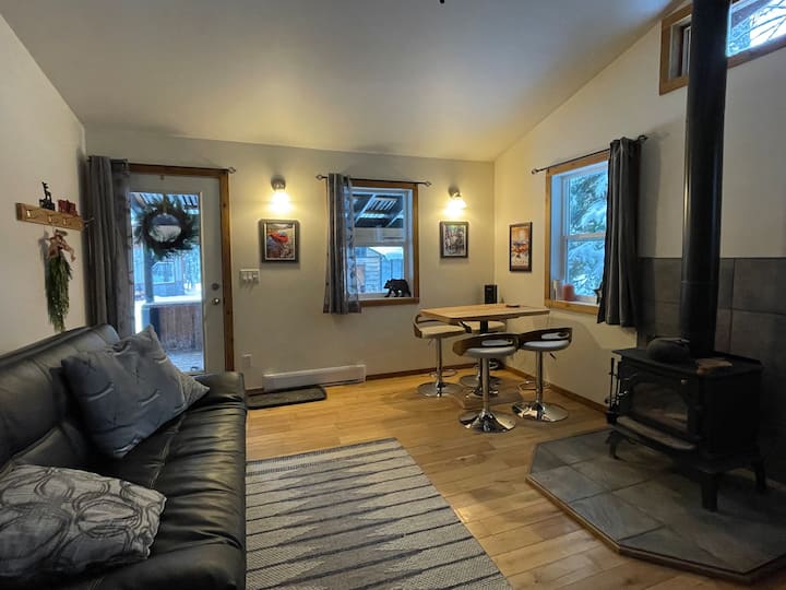 Quiet Forest Cabin ★ Fully Equipped,  Bbq, Firepit - Alberta