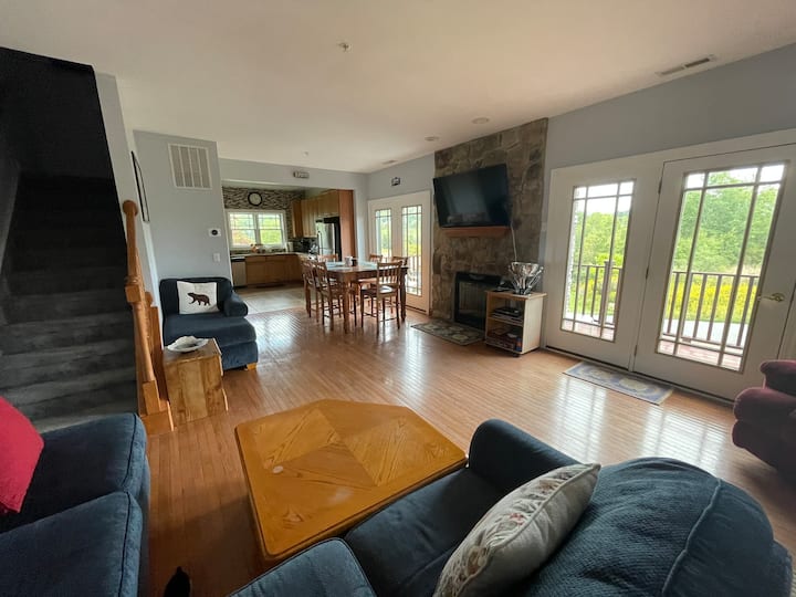 Cozy Slope Side Retreat - Hunter Mountain, NY