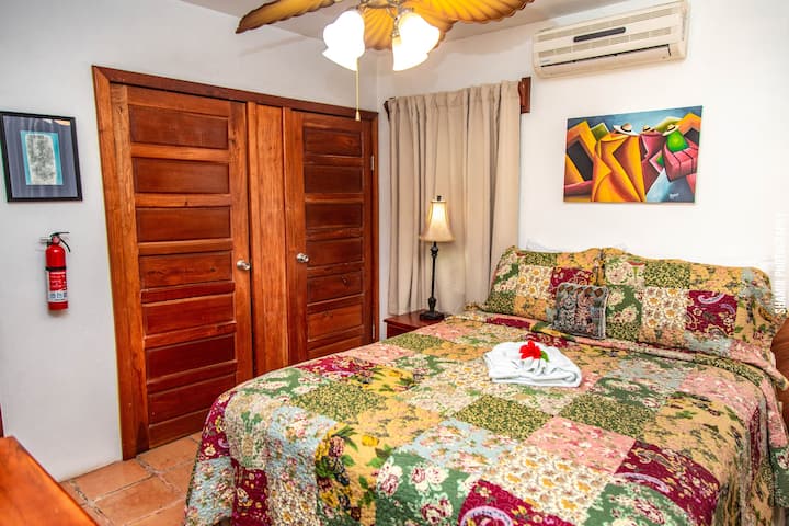 Pv 8a Gold Standard Restful Getaway, Sandy, Pool. - Belize