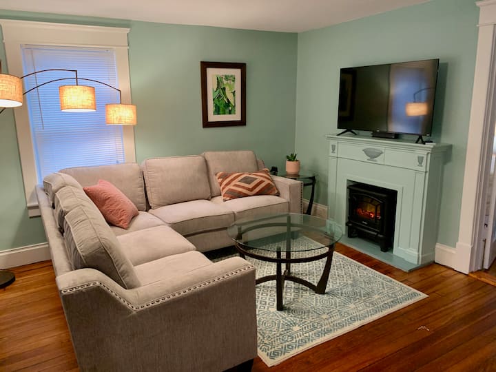 Main Street Treasure In Downtown Charlottesville - Charlottesville, VA