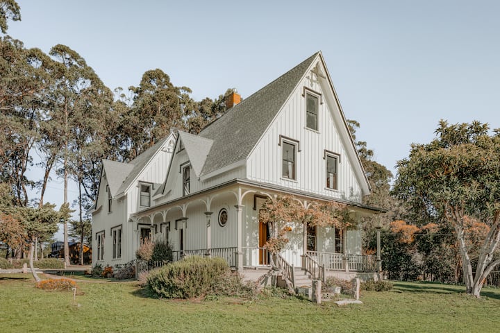 Historic Grand Victorian 2 Miles From Mendocino - Mendocino
