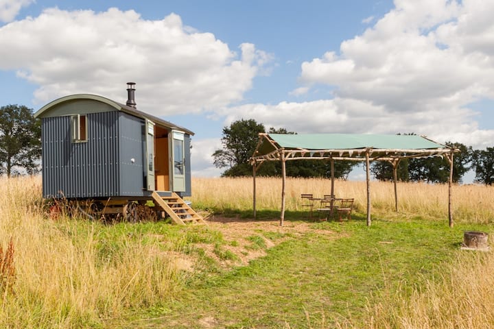 Shepherds Hut With A View On An Organic Dairy Farm - Sevenoaks