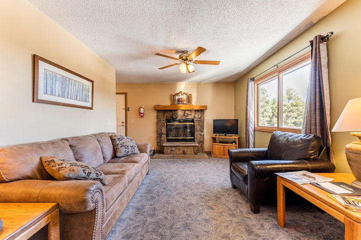 Cabin 17, Spacious Condo W/jacuzzi And A View - エステス・パーク, CO
