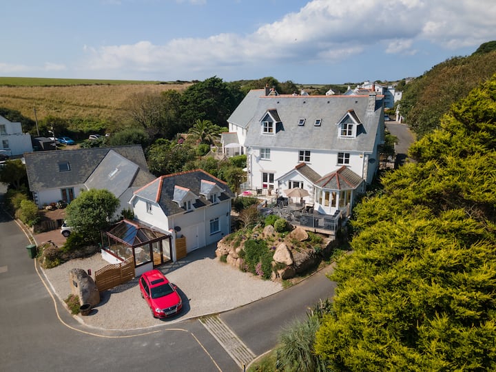 Rockridge House - Sleeps 16 - Short Walk To Beach - Sennen Cove