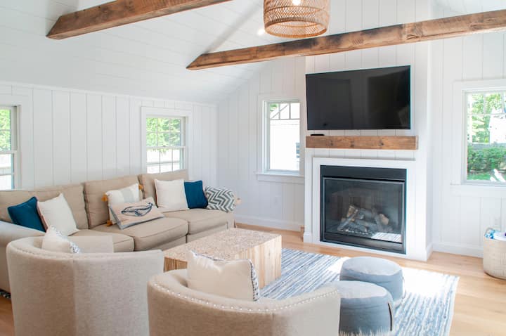 Beautifully Renovated Cape Home With Pool! - Barnstable, MA