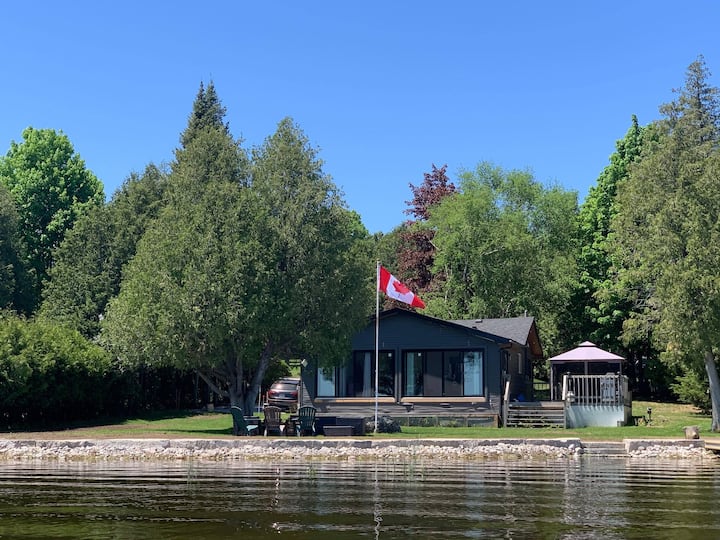 Renovated Lakefront Kawartha Cottage (4 Seasons) - Kawartha Lakes