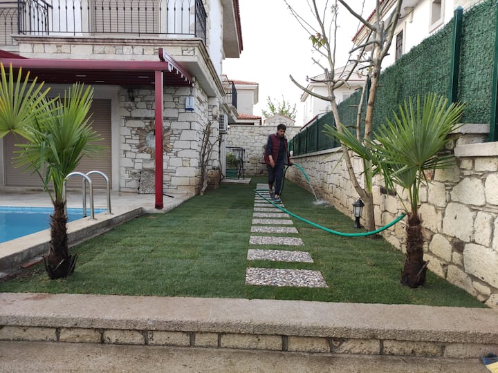 Alaçatının Merkezinde ÖZel Havuzlu Müstakil Villa - Alaçatı