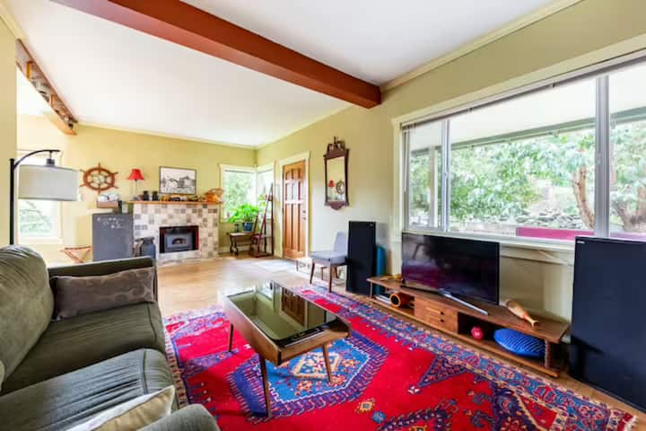 Cozy Charming Old Home Near City Center - Seattle