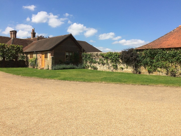 A Beautiful Cottage Set In Magnificent Grounds - South Downs