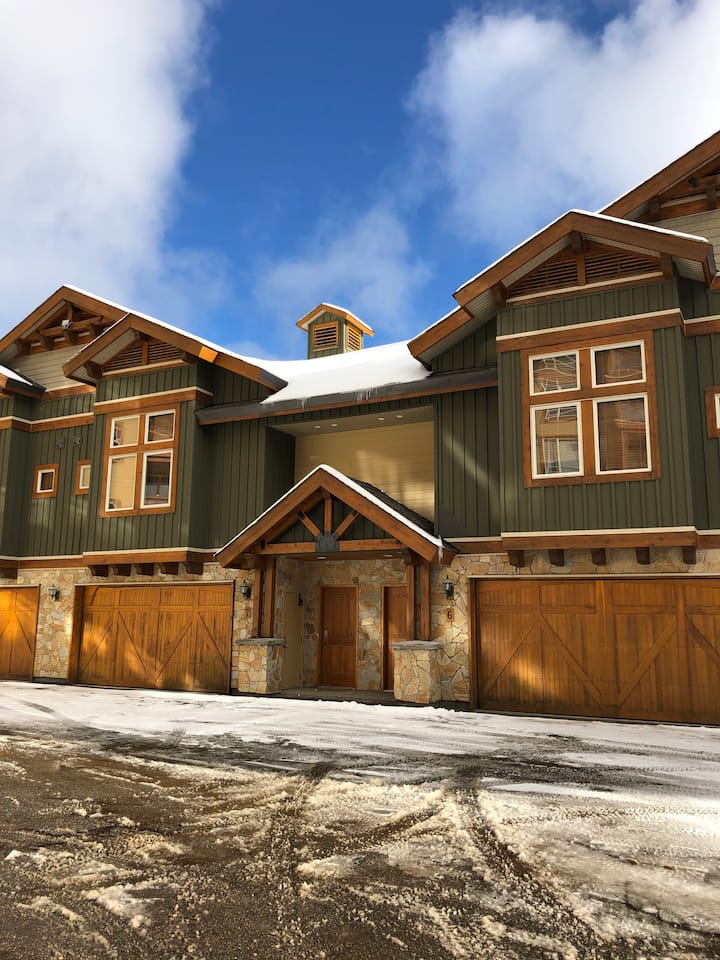 Beautiful Ski In/out Townhome! - Big White Ski Resort, BC