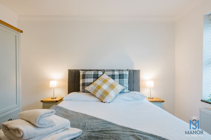 05th Residence Of Lord Avenue. Sleeps Five People - Northampton
