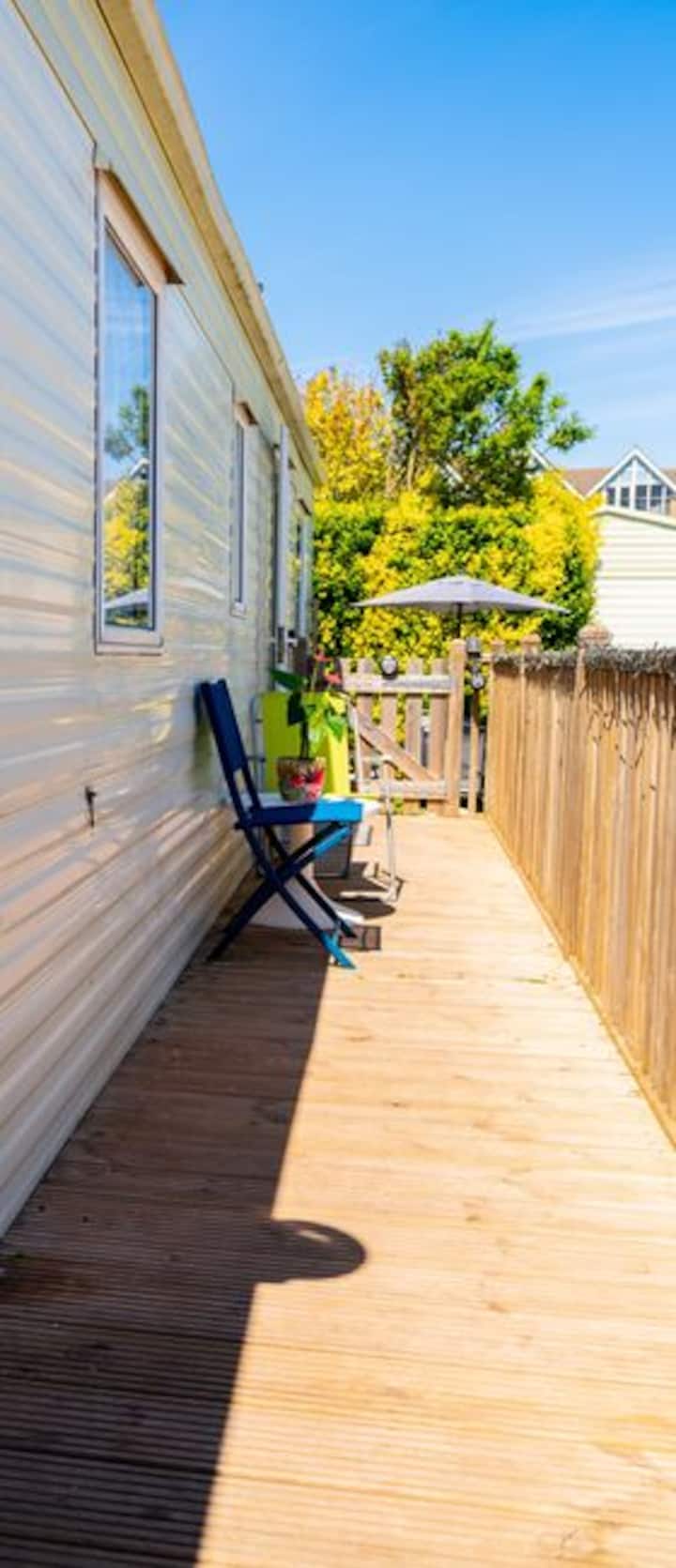 V10 Caravan With A Garden - Portsmouth