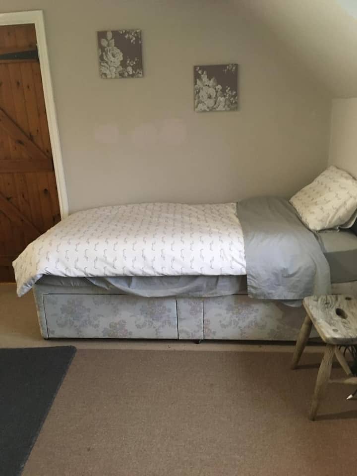 Spacious Double & Single Sleeps 2/3 Warwick - Stratford-upon-Avon