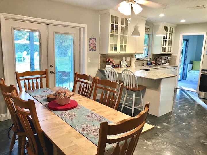 Cozy Beach Retreat : Between Anna Maria&downtown - Bradenton, FL