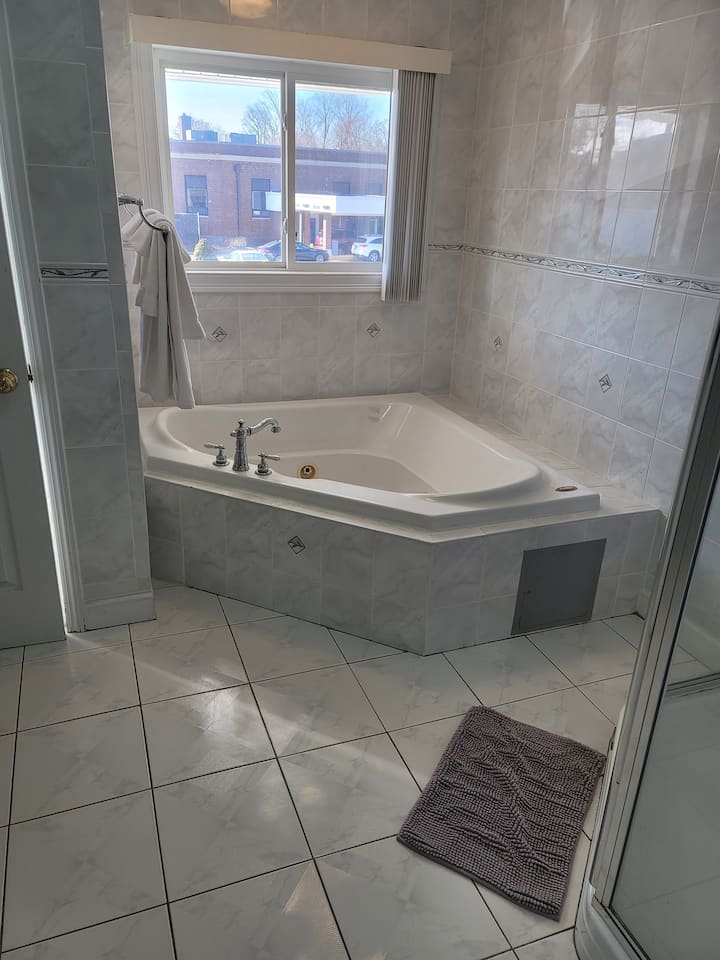 Rally Point Inn Large Suite - Foxborough, MA