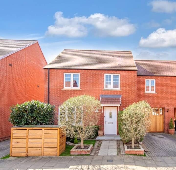 Beautiful Home In Kingsmere - Bicester