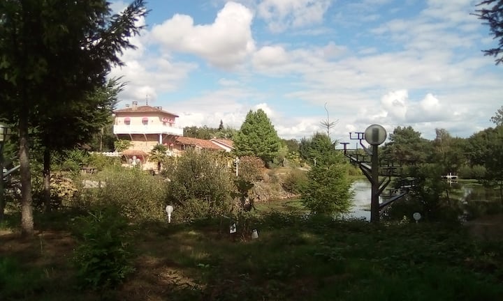 Spacieuse Maison En Pierre Avec Piscine Périgord - Thiviers