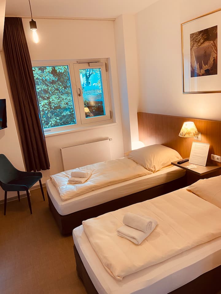 9-zweibettzimmer - Hamburg