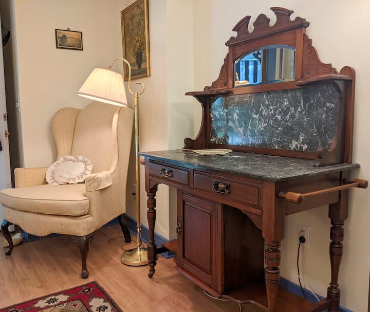 Antique Charm: Collingwood At Chautauqua Apt 2 - Bemus Point, NY