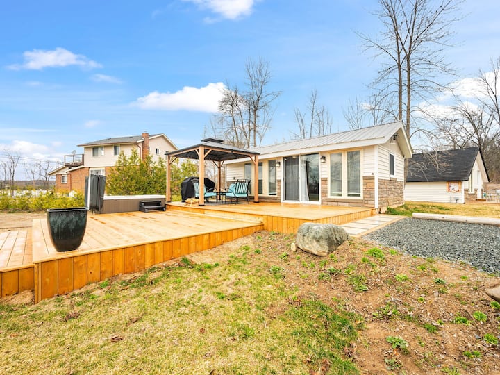 A Couples Retreat - Campbellford