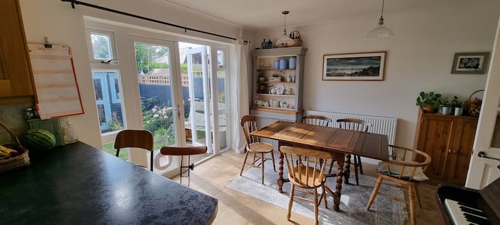 Comfortable Family Home Close To Secluded Beaches - The Mumbles