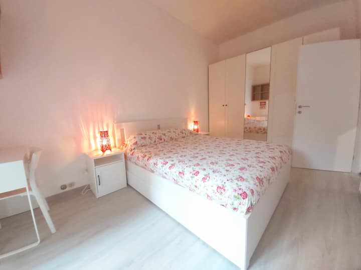 Confortevole Bilocale A 10 Min Dai Navigli - Milan