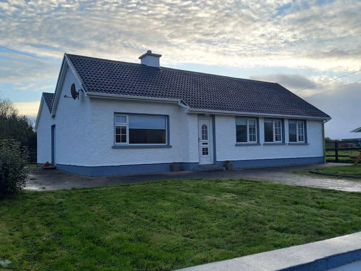 Beautiful 4 Bedroom House In Lettermacaward. - Ireland