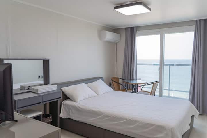 요즘 핫한 영진해변 "Ocean Front" 민박 #1441hz #코코하우스 - Gangneung-si