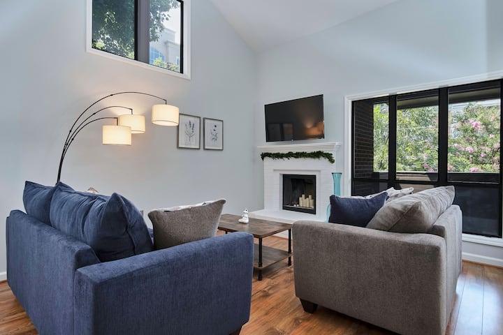 {Uptown Paradise} Condo With A View - Charlotte, NC