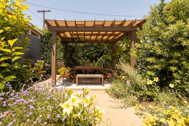 New Contemporary, Spanish-style House - Los Angeles, CA