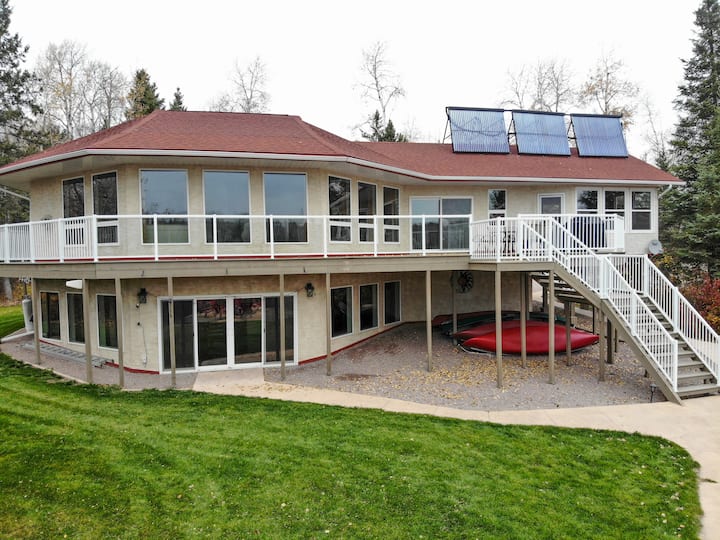 Marleau's Harbour W Hot Tub & Sauna (4 Seasons) - Manitoba