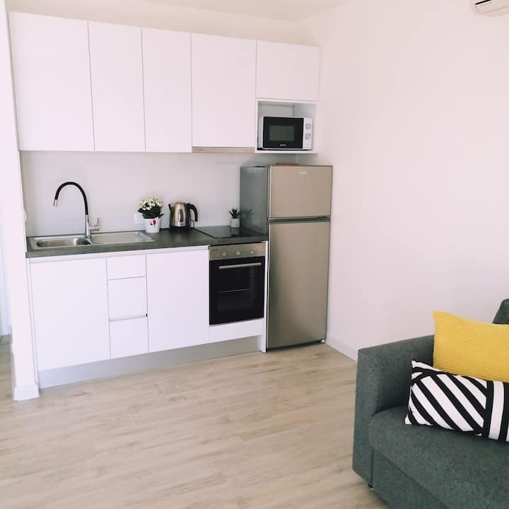 Novouređen Apartman Paola S Pogledom Na More - Tučepi