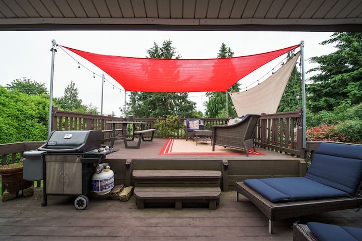 Vancouver Retreat | Large Deck & Yard, Prime Spot - Vancouver, WA