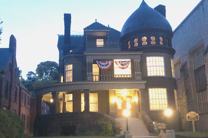 Historic Fannie Stout House (Apt 6) - Diamond Jo Casino Dubuque