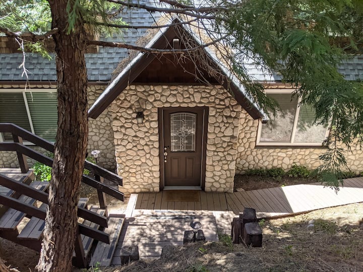 “The Grey Haven” – Secluded Home In The Woods - Lake Arrowhead, CA