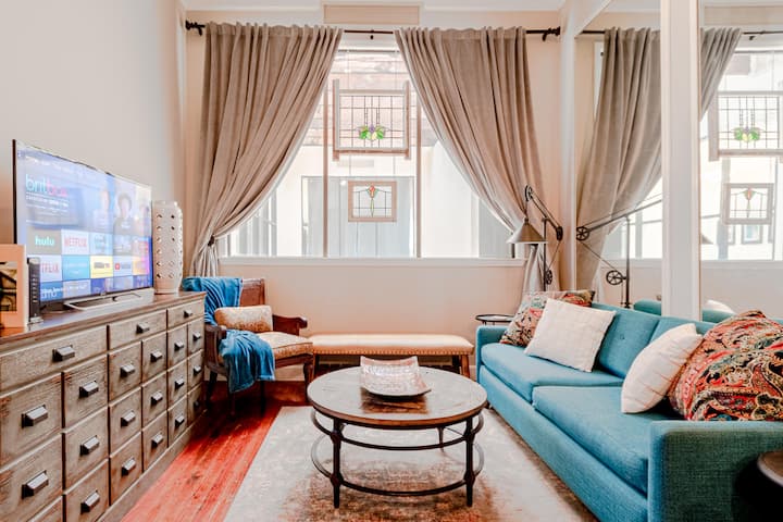 Downtown King Street Condo With Free Parking - Charleston, SC