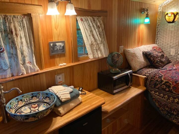 Mountain River Tiny House Cabin Forest Retreat - Main Township