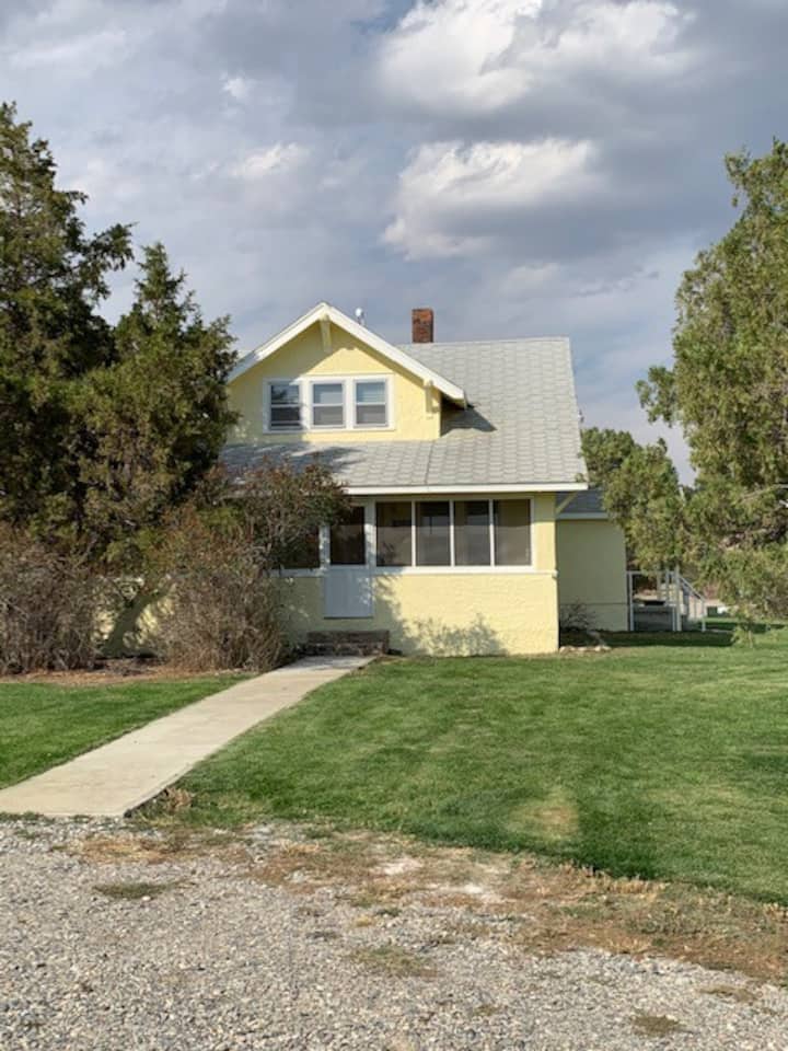 Montana Farmhouse Stay At Working Cattle Ranch - Joliet, MT
