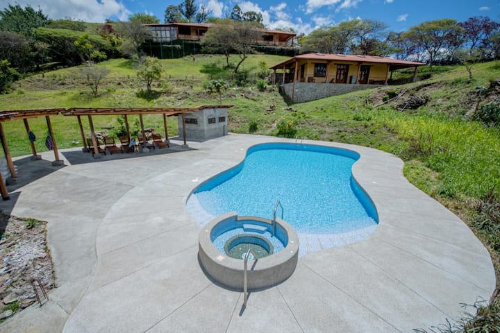 Vilcabamba Casa / Granja Vilcabamba House / Farm - Vilcabamba